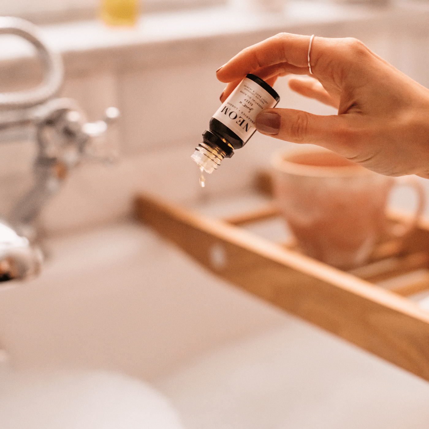 NEOM ORGANICS Feel Refreshed Essential Oil Blend (10ml) – Amelia Nour